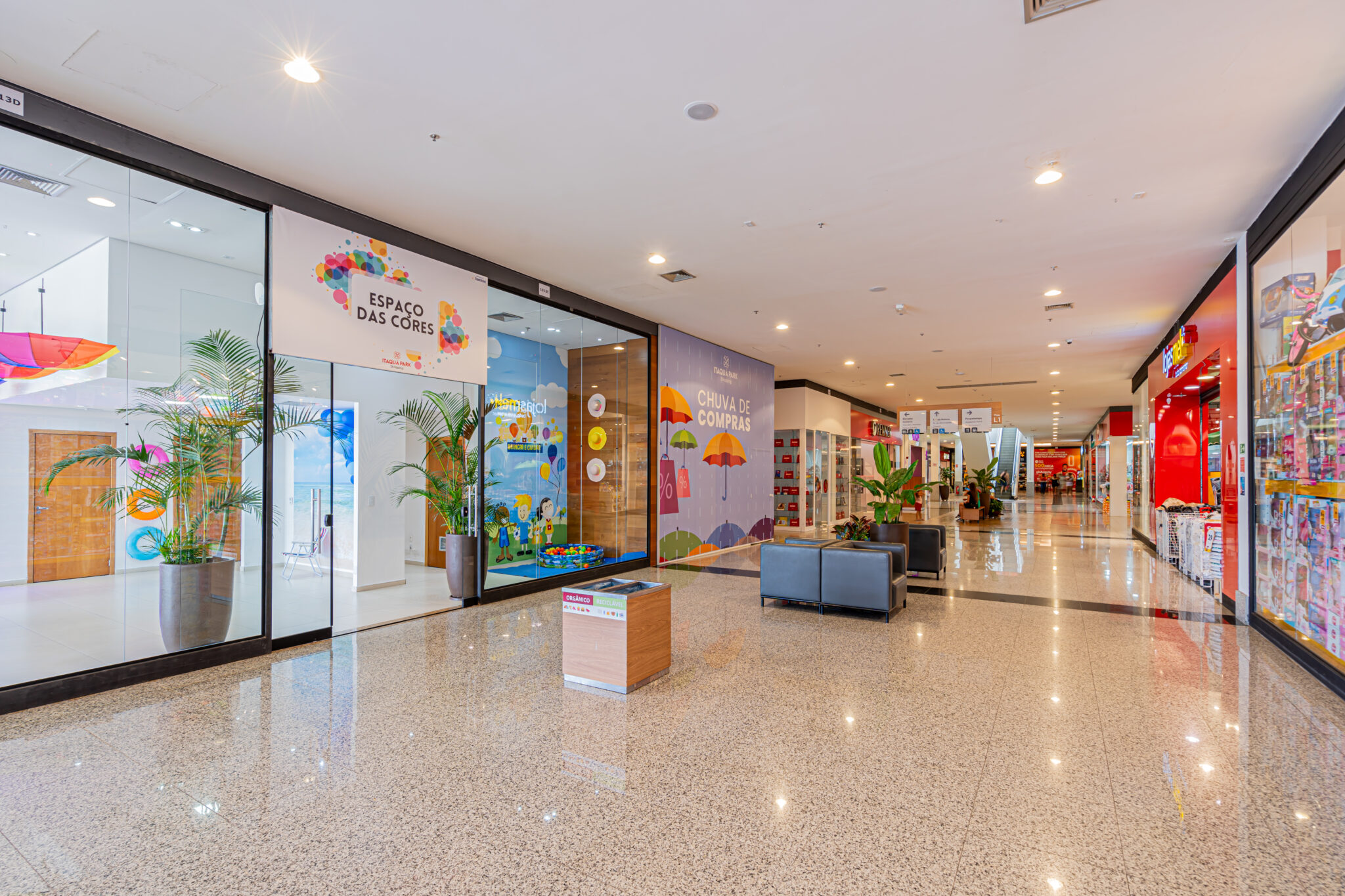 Itaquá Park Shopping inaugura o 'Espaço Torcedor' para troca de figurinhas
