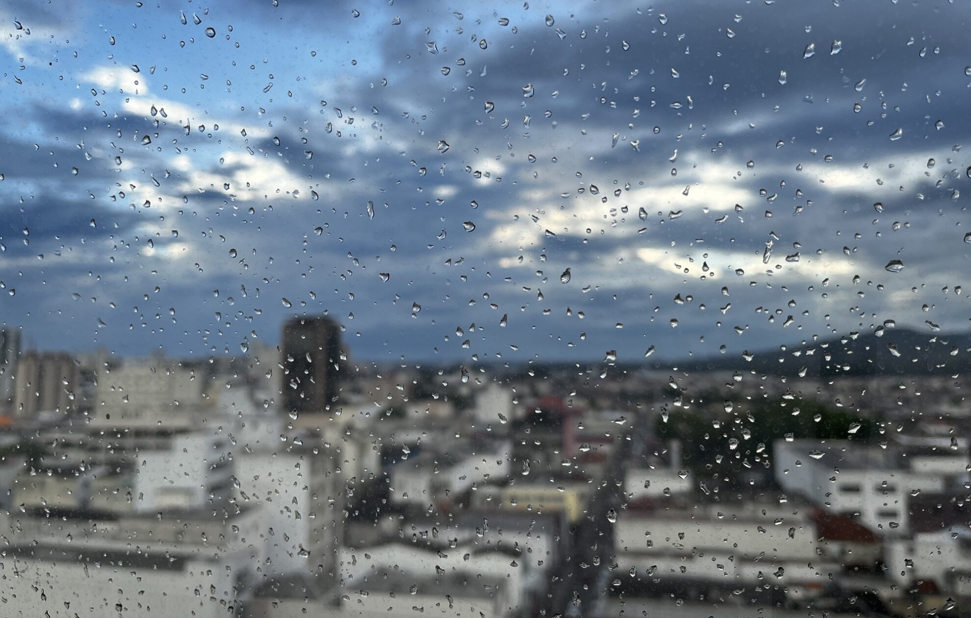 Previsão do tempo indica chances de chuva no início desta semana em ...